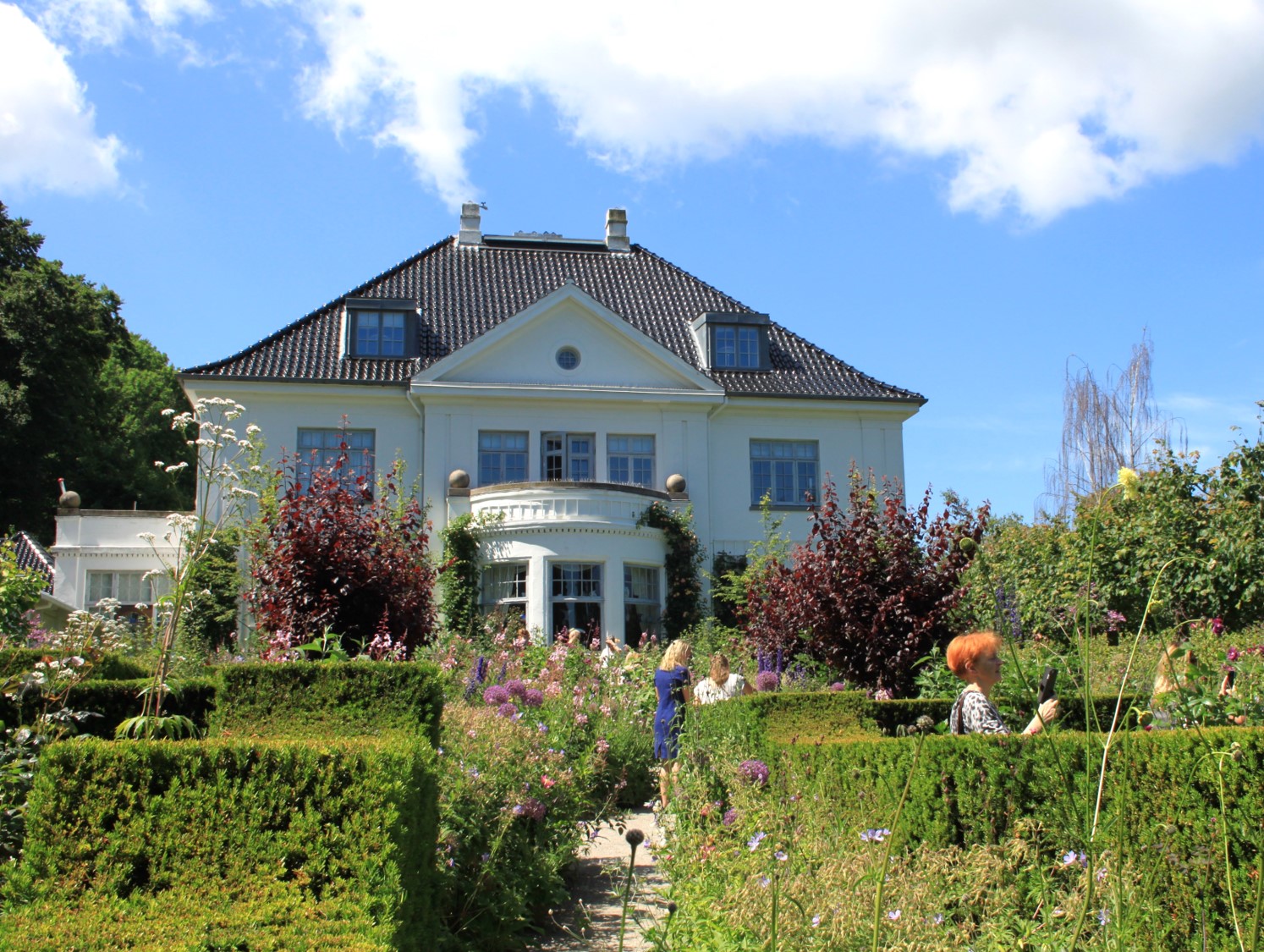 ‘Forfulgt af held’ – besøg i Claus Dalbys have – Dalsgaard i Skivholme